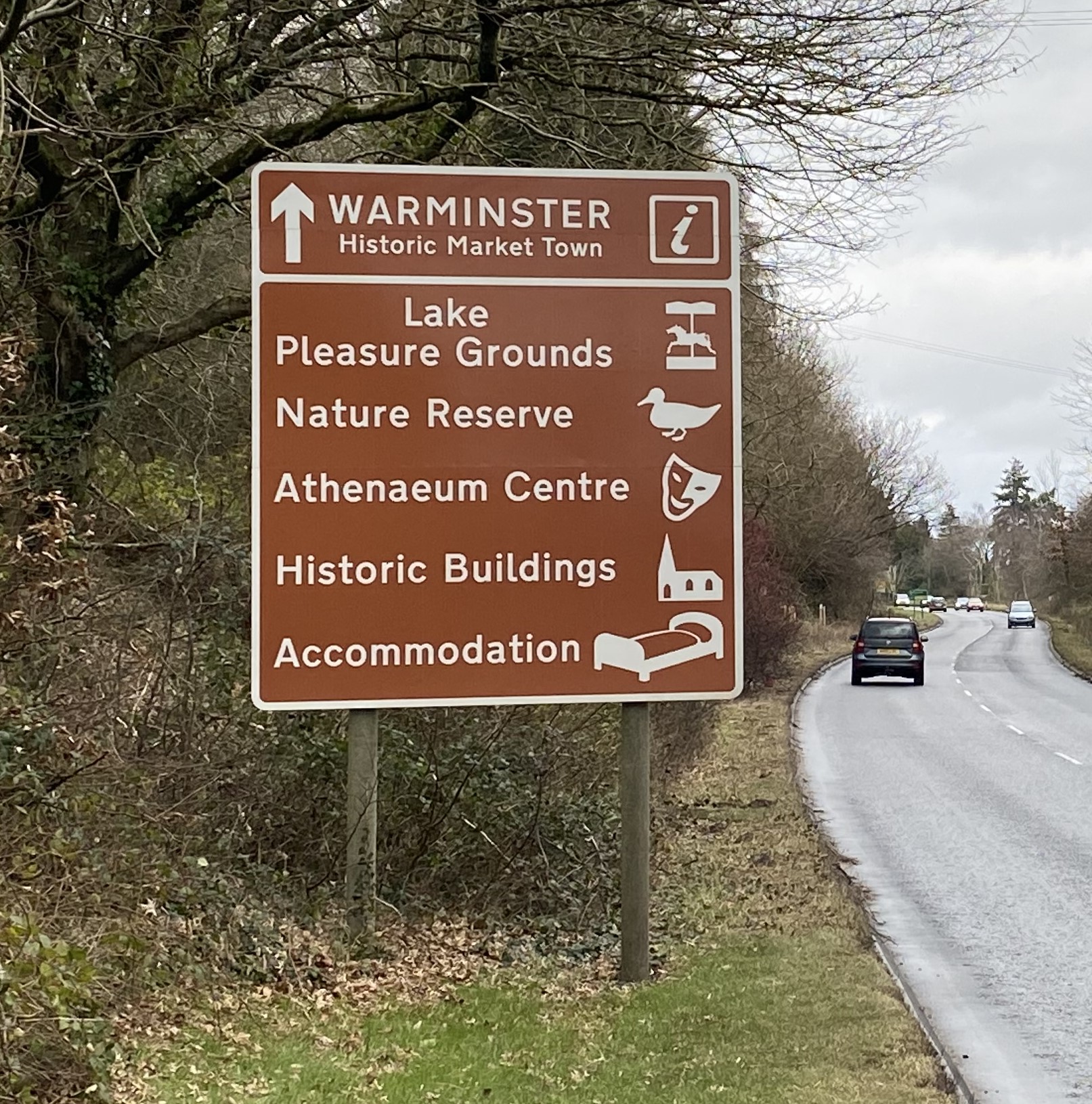 Tourism signs updated and replaced as town council strengthens ...