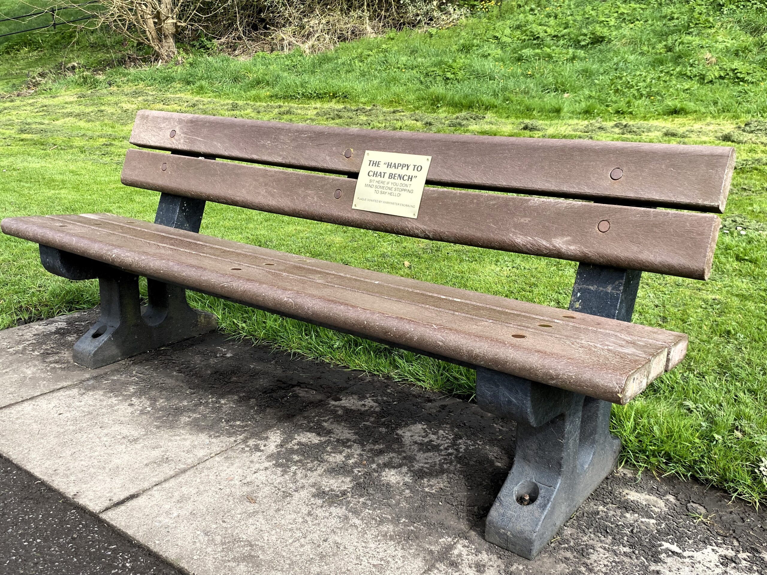 New ‘Happy to Chat’ bench sign in Warminster Lake Pleasure Grounds ...